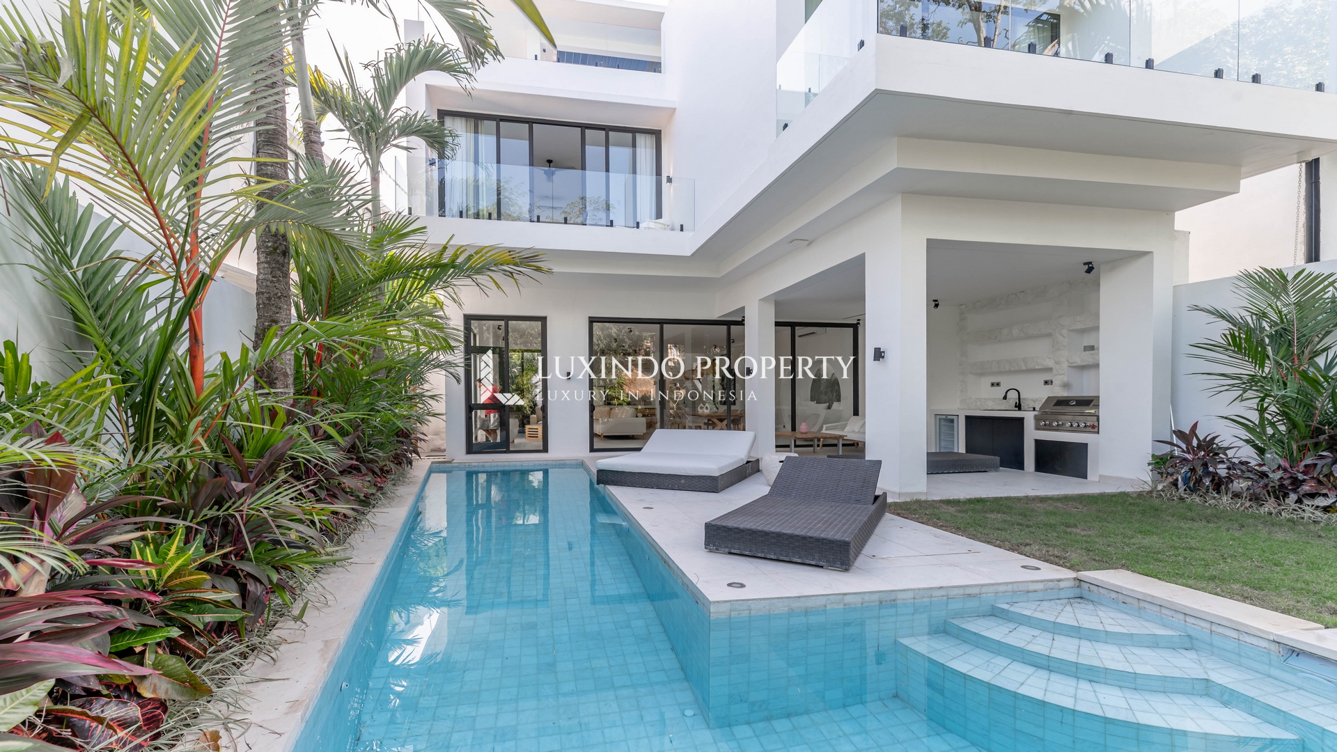 PERERENAN - LUXURY BEACHSIDE VILLA WITH ROOFTOP SPA & RIVER VIEW (LHV941) | Luxindo Property